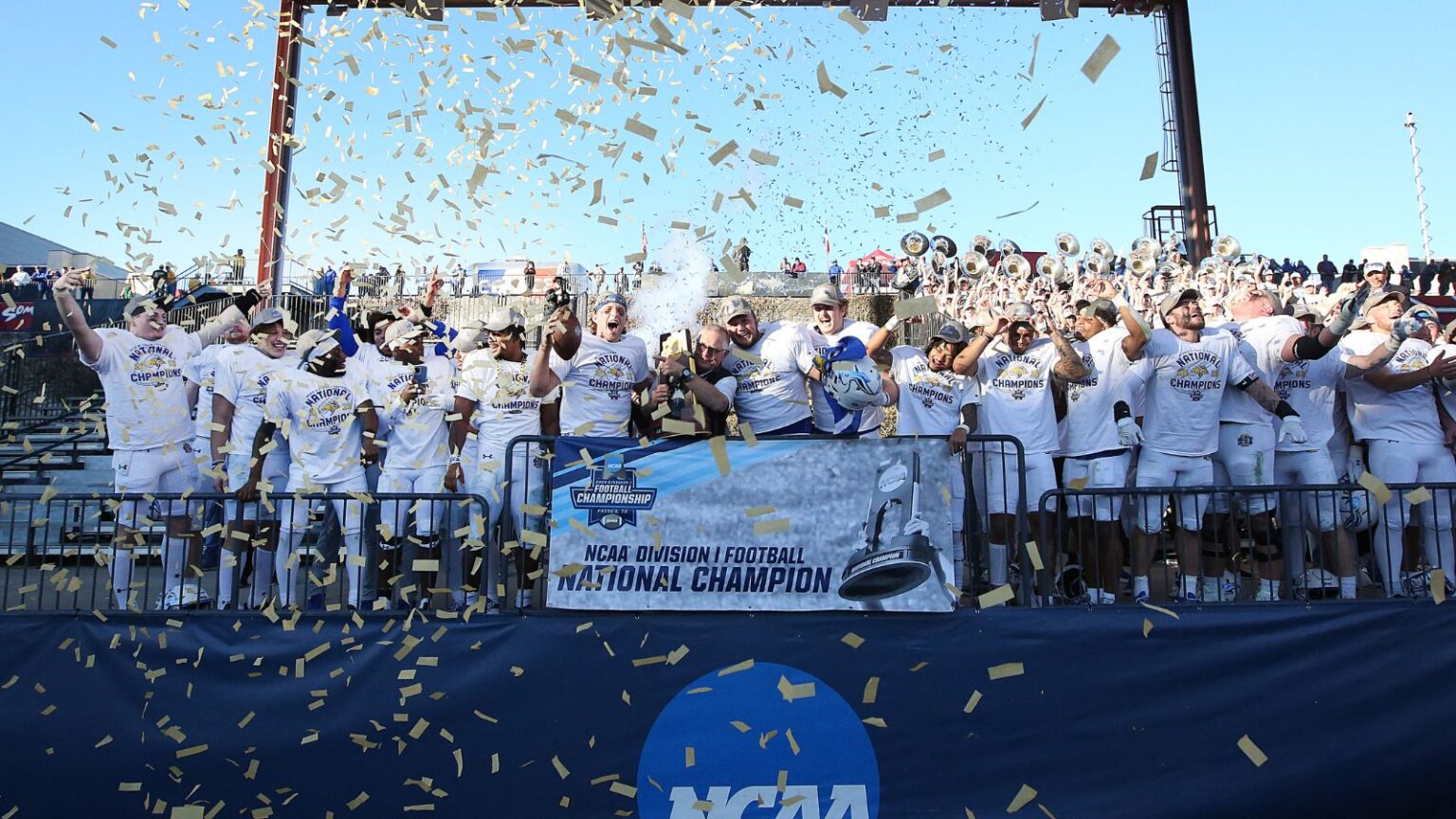 SOUTH DAKOTA STATE WINS FIRST NATIONAL TITLE AND ENDS THE 2022 SEASON ...